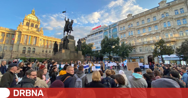 V centru Prahy se sešli Rusové. Požadují okamžité zastavení Putina