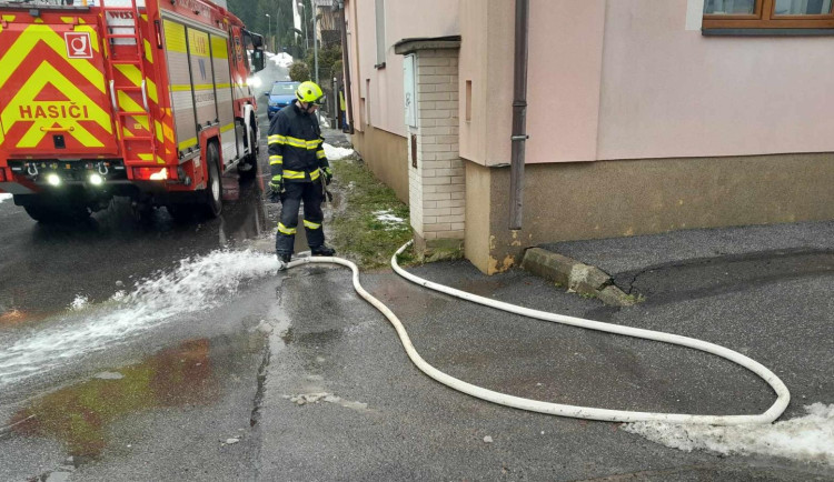 Hasiči mají za sebou náročné svátky. Zaznamenali takřka 350 výjezdů ... Hasiči mají za sebou náročné svátky. Zaznamenali takřka 350 výjezdů ...